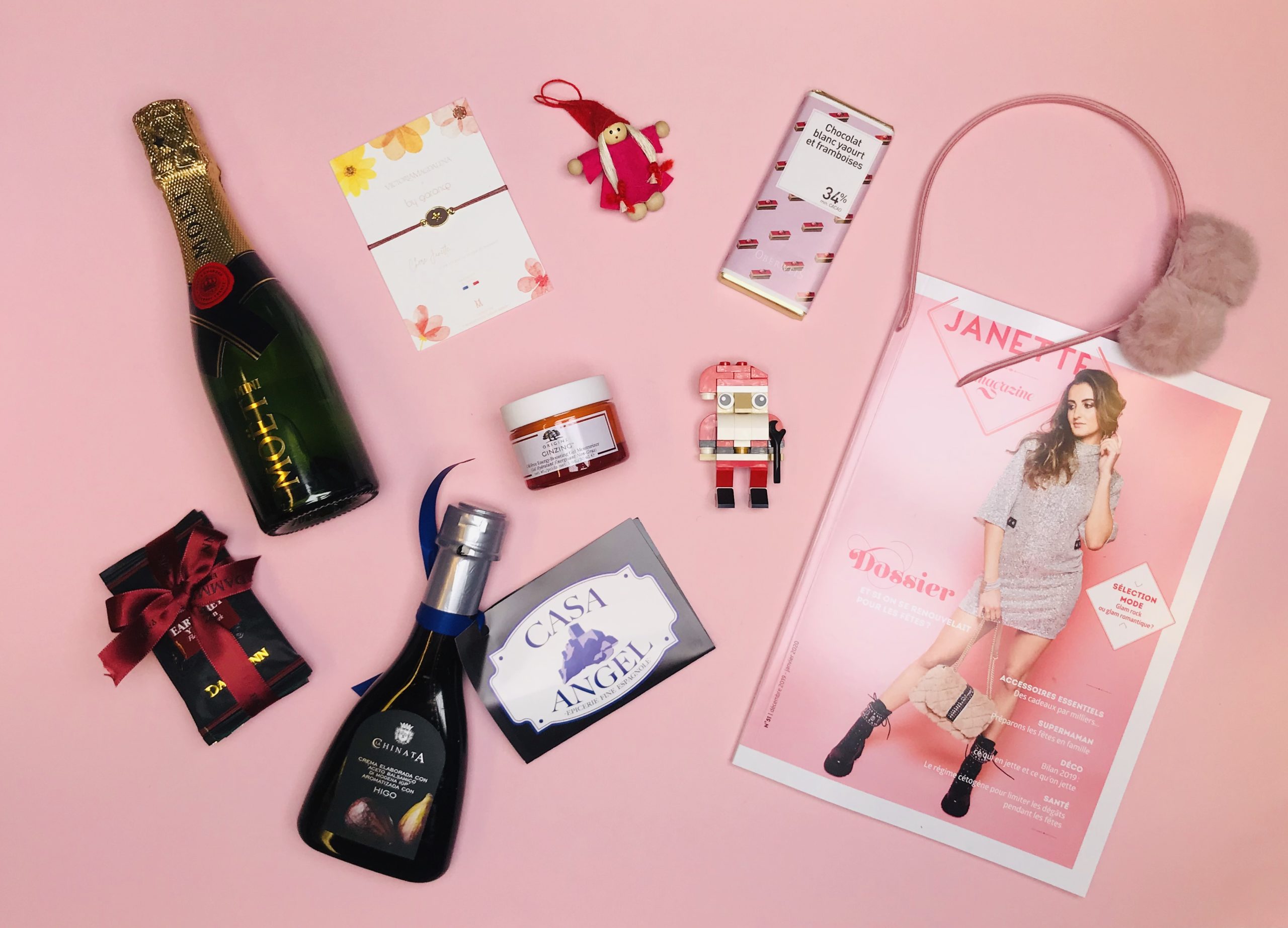 Que contenait la pochette de Janette de décembre ? - Janette Magazine