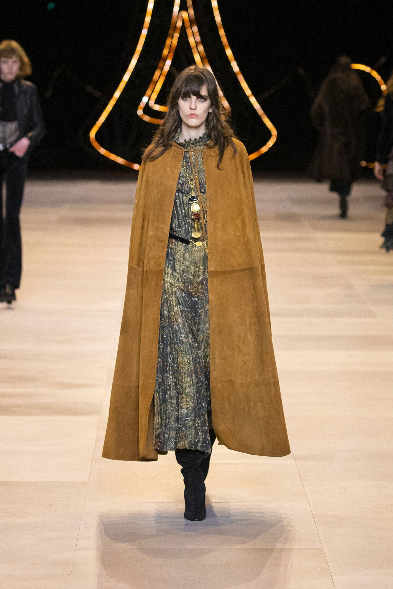 Conseil mode : comment porter la cape cette saison ? - Janette Magazine