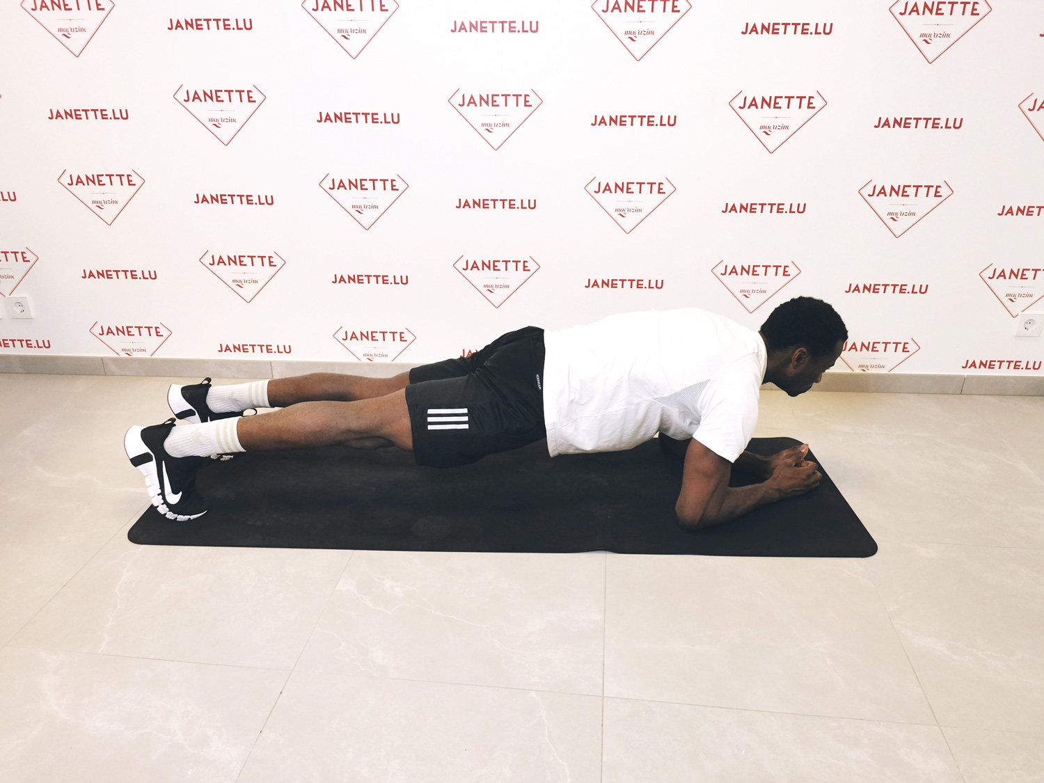 Routine sportive à domicile avec Geraldo - Janette Magazine
