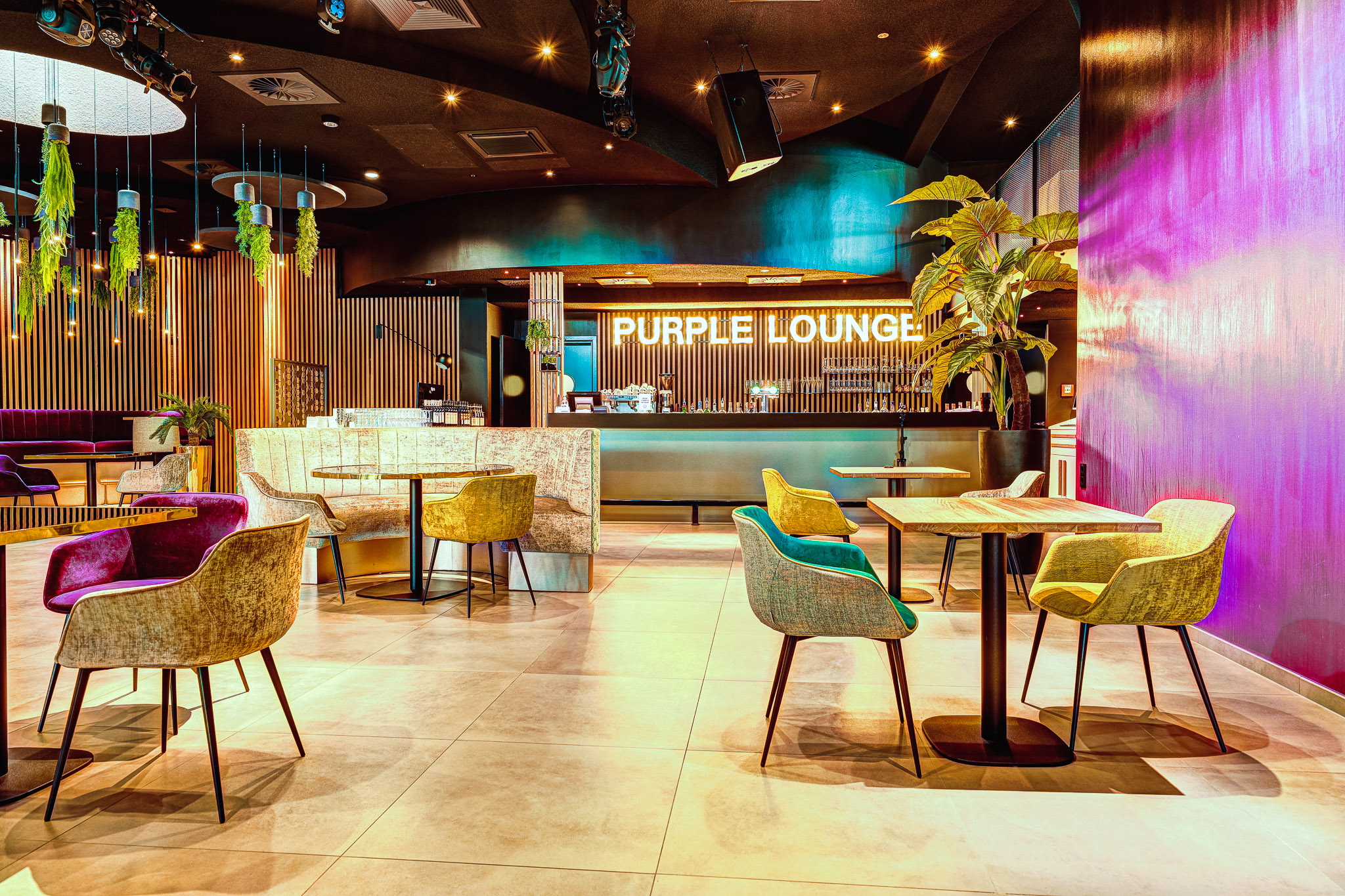 Purple Lounge - Casino 2000 - Janette Magazine