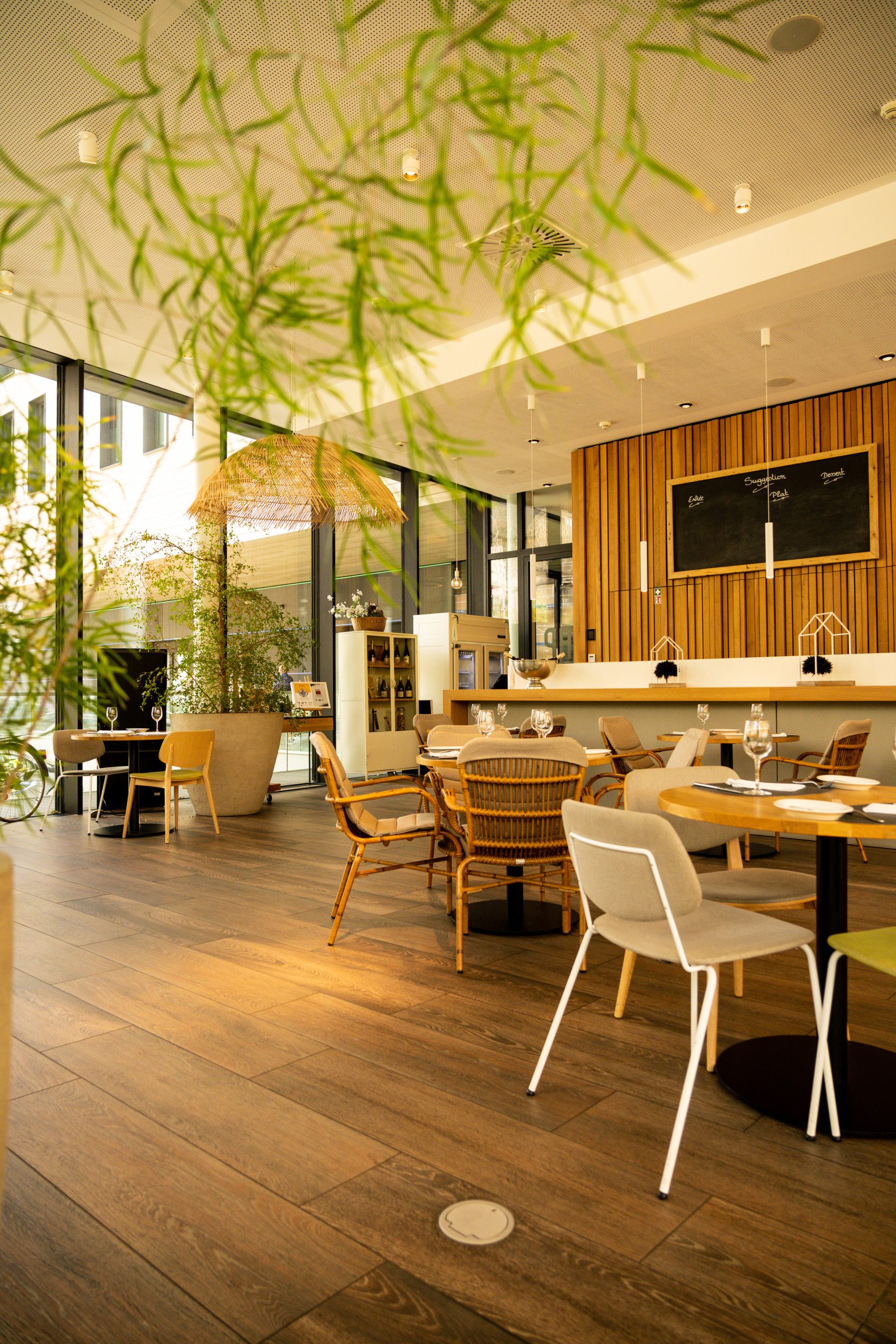 Hesper Park - Janette Magazine