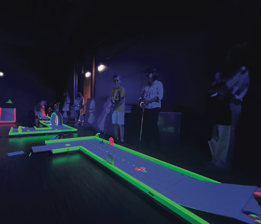 Glow in the Dark Neon Golf - Édition Halloween : l'événement créé par ...