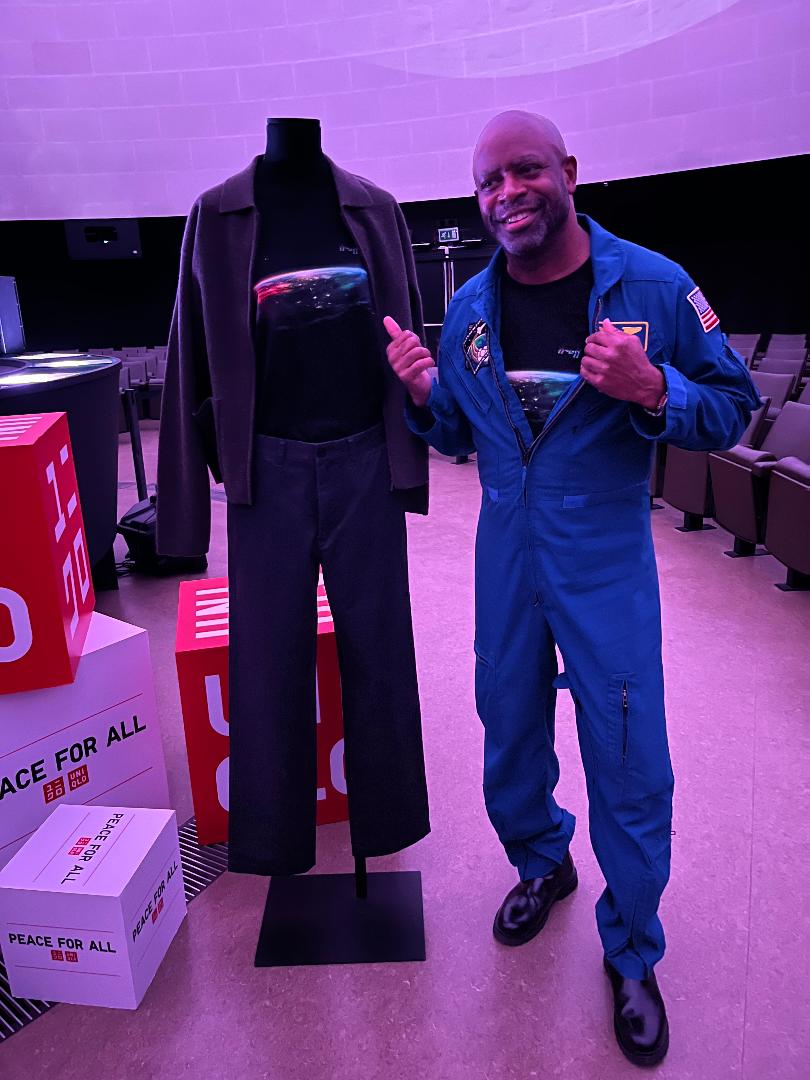 Le Jano du mois : Dr Leland Melvin, astronaute de la NASA, pour Uniqlo ...