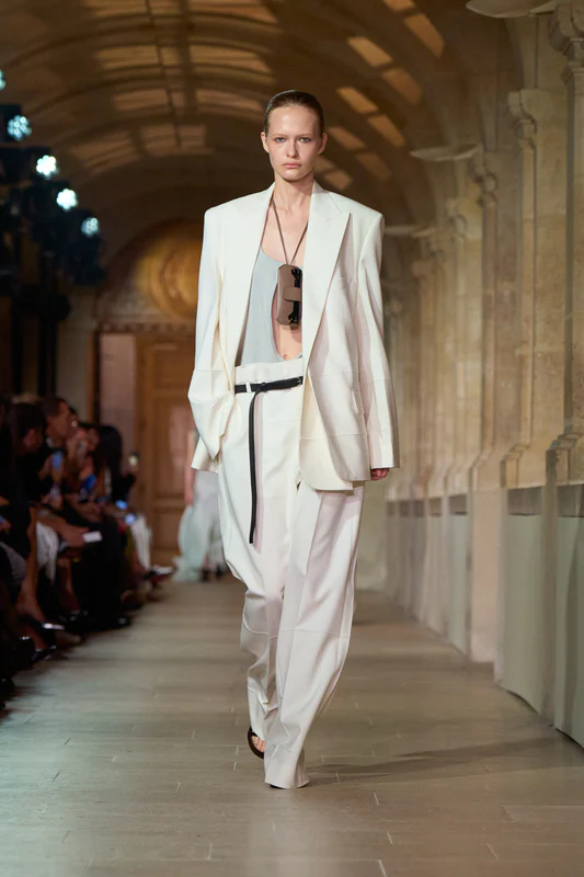 Mode : quelles sont les couleurs phares du printemps-été 2026 ...